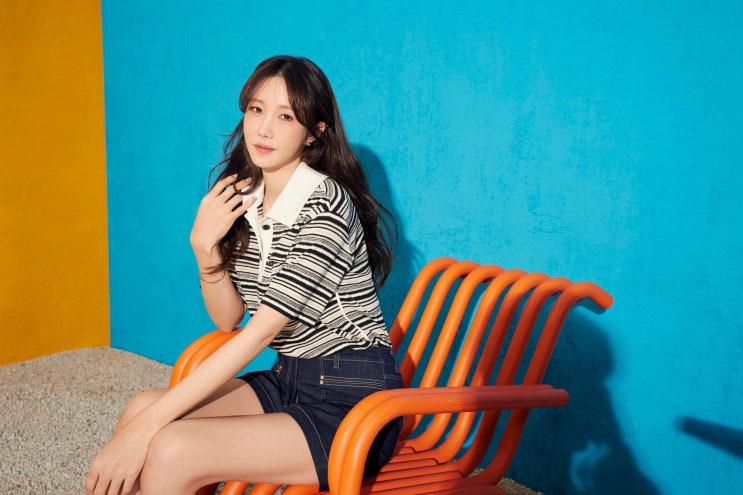 이지아 X 올리비아로렌 24 Summer 화보 속 여름 원피스 블라우스 자켓 패션 등 이지아 컬렉션 네이버 블로그