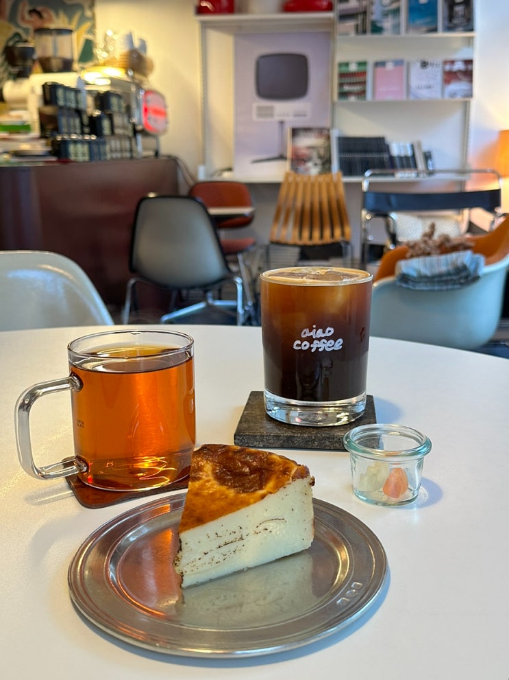 강동] n 번째 방문 + 늦게까지 운영하는 분위기 카페- 아이아오 aiao coffee : 네이버 블로그
