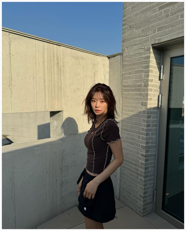 여성 여름 운동복 브랜드 추천 이주빈 인스타그램 패션으로 보는 하이드로겐 바람막이 바이커 숏츠 크롭 티셔츠 카고 스커트