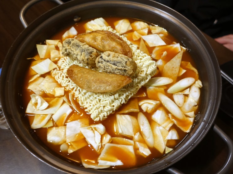 [장한평역 맛집] 담뿍언니스 - 즉석떡볶이에 한잔! 2차 3차로 좋은 소녀갬성 실내포차 : 네이버 블로그