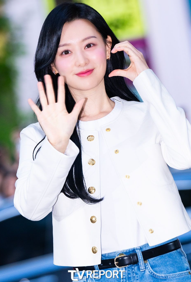 눈물의 여왕 김지원 종방연 패션 트위드자켓 귀걸이 반지 옷 정보 모음 네이버 블로그