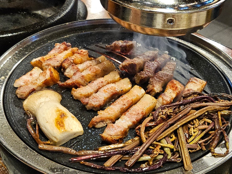 영통구청 고기집 맛집 매탄동 삼겹살 반찬 부자 고반식당 네이버 블로그