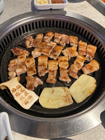 잡내없이 먹기너무 좋은 고기집 신사역 맛집 한약먹은생삼겹숯불갈비 네이버 블로그