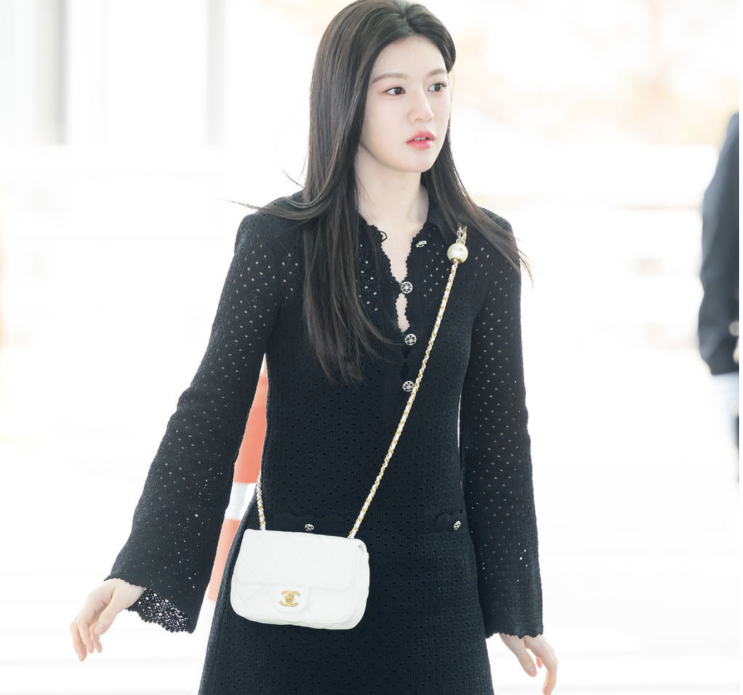 고윤정 공항패션 20대 여자 명품 가방 브랜드 샤넬백 미니백 크로스백 추천 가격은 네이버 블로그