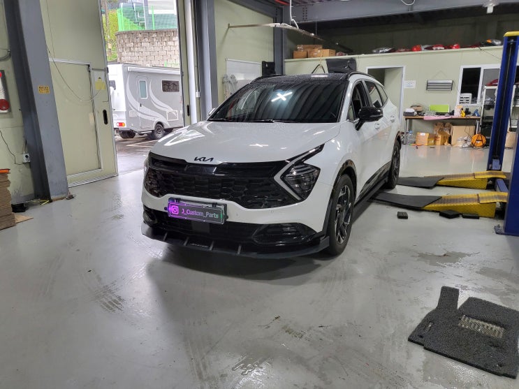 스포티지nq5바디킷튜닝! 제이커스텀파츠에서 풀바디킷 장착 했어요 프론트 사이드 리어디퓨져 리어컵윙으로 더욱 낮은 다운 자세로~! : 네이버 블로그