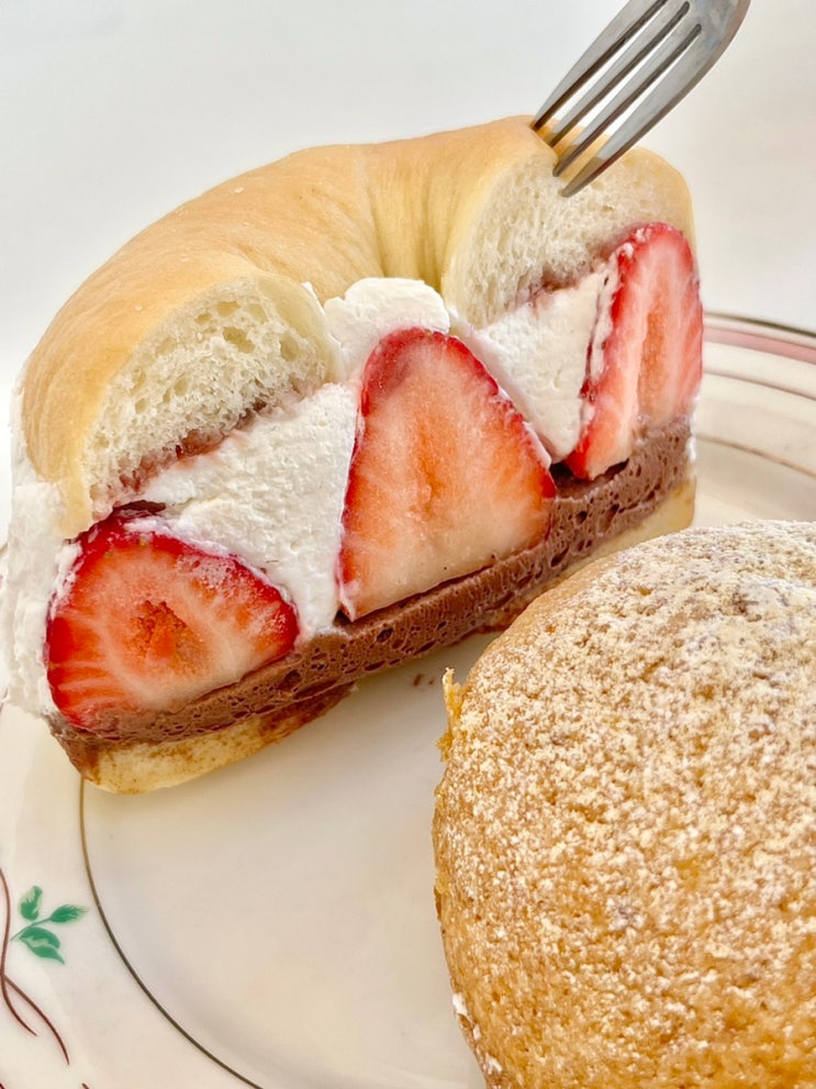 대구 칠곡 신상 베이커리카페 호앙제과 베이글샌드 크림번 맛집 : 네이버 블로그