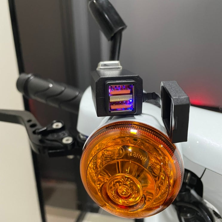 2023 슈퍼커브110 핸드폰충전 USB 포트 작업 프런트 슈퍼커브 엠블럼 장착 : 네이버 블로그