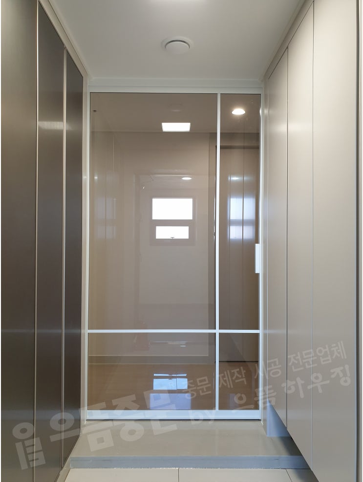아산중문 배방읍 더샵센트로 아파트 84A(33py) 현관중문 원슬라이딩도어 개방감있고 심플한 현관 분위기 연출 : 네이버 블로그