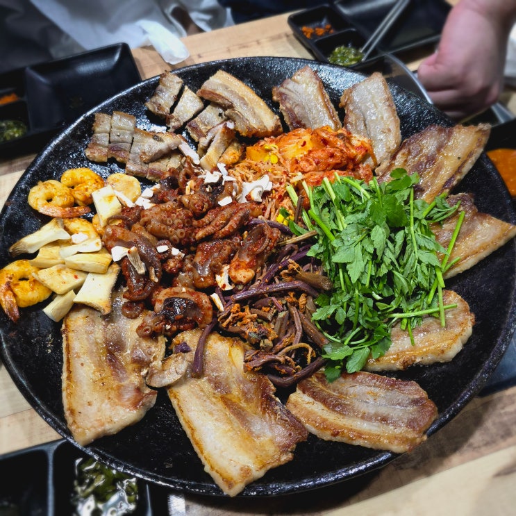 건대입구역 삼겹살 고기 맛집 조그삼 솥뚜껑에 먹는 김치 삼겹 내돈내산 후기 네이버 블로그
