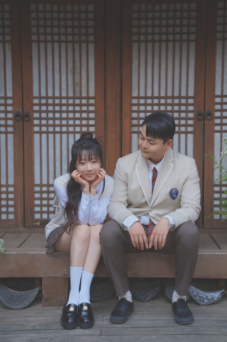 W 03 웨딩촬영 웨딩촬영 컨셉샷 찍기 교복입고 웨딩 컨셉촬영 롯데월드 감성교복 교복 대여 스튜디오 촬영 후 셀렉