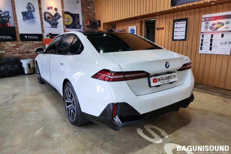 BMW G60 5시리즈 (520i) 출고와 동시에 아이나비 QXD1 커넥티드 블랙박스와 ACC방식 에너팩슬림 S16 을 이용한 주차중녹화 모드 구성기 : 네이버 블로그