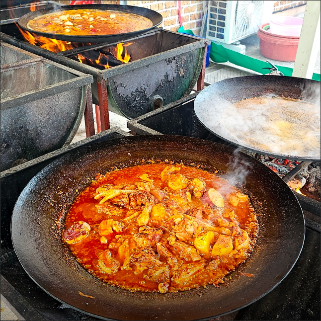 생생정보 전설의맛 전북 전주 45년 전통 참나무 솥뚜껑 닭볶음탕 닭도리탕 오리주물럭 빠새메탕 민물매운탕 맛집 상운암