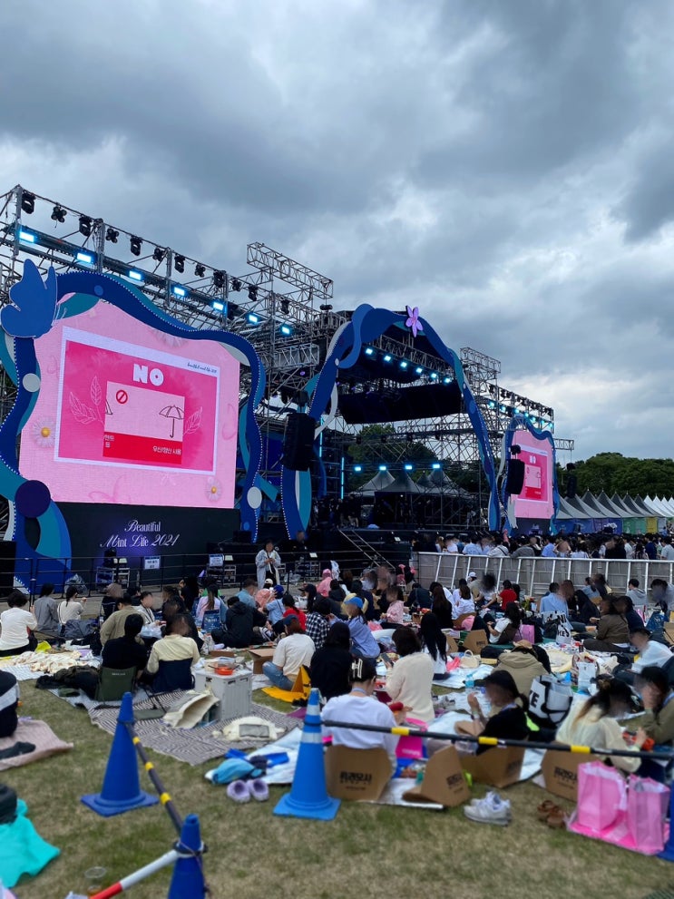 2024 뷰티풀 민트 라이프 뷰민라 비오는 야외 페스티벌 혼자 간 솔플 후기 스탠딩 팁 네이버 블로그