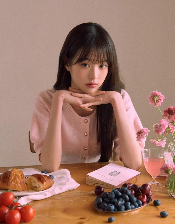 여자 여름 데일리룩으로 함께하기 좋은 장원영과 함께한 브랜드 로라로라의 파스텔 핑크 반팔 여성 니트 가디건 코디 네이버 블로그