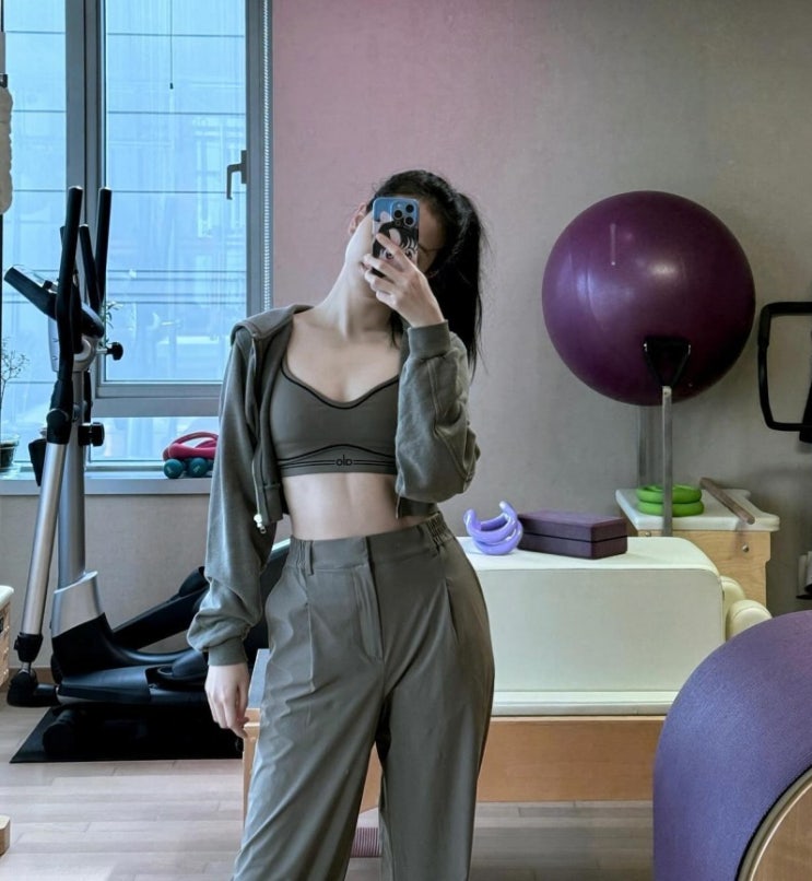 240513 요즘 젤 바쁜 배우 지수의 여친짤 스러운 근황💚 블랙핑크 지수 인스타 (ft.지수가 다녀온 베이커리 카페 투아투아🥐) : 네이버 블로그