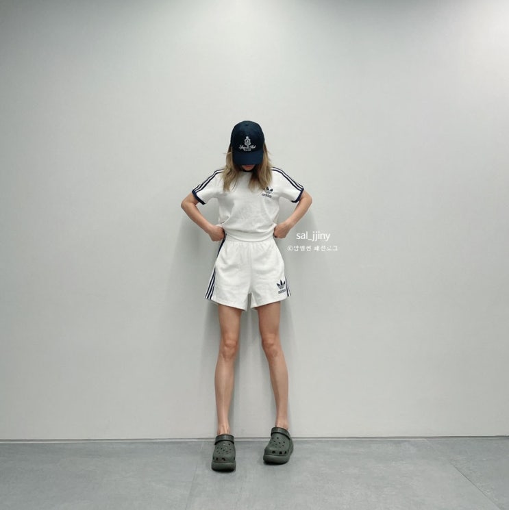 아디다스 여자 삼선 3S 테리 반팔 XS, 쇼츠 XS과 S 사이즈 비교 및 셋업 후기 : 네이버 블로그