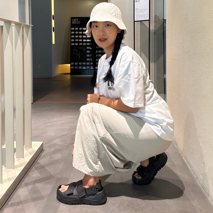 어그 샌들 Ugg 스트라터스 여름 여자 샌들 코디 발볼 착화감 사이즈 추천 네이버 블로그