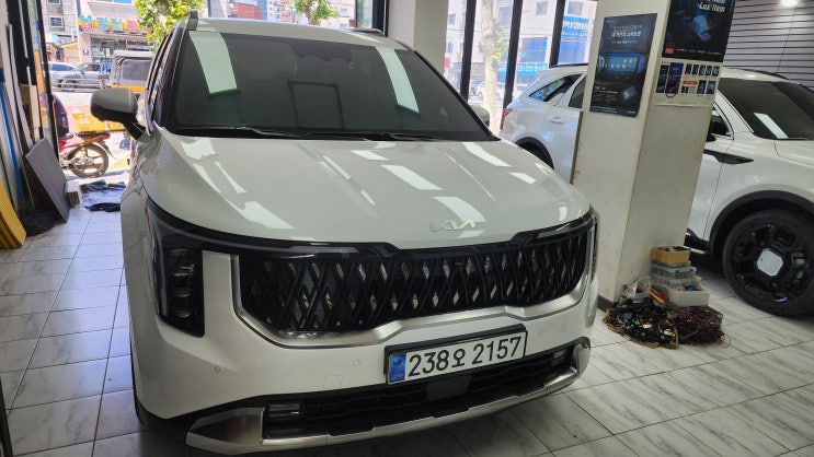 JD카오디오 / 더뉴카니발페이스리프트 / 모빌하임프리미엄장판 / XM-U184 EV10 천정모니터 / 허니콤블라인드 : 네이버 블로그