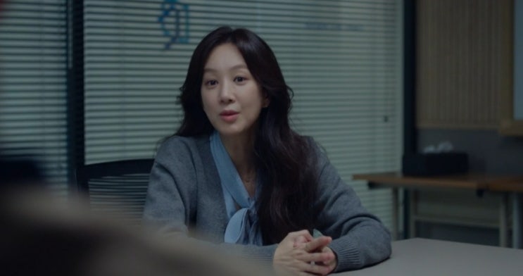 드라마 졸업 3회 4회 정려원 옷 스트라이프 여자 블루 블라우스 여자 30 40대 코디 패션 네이버 블로그