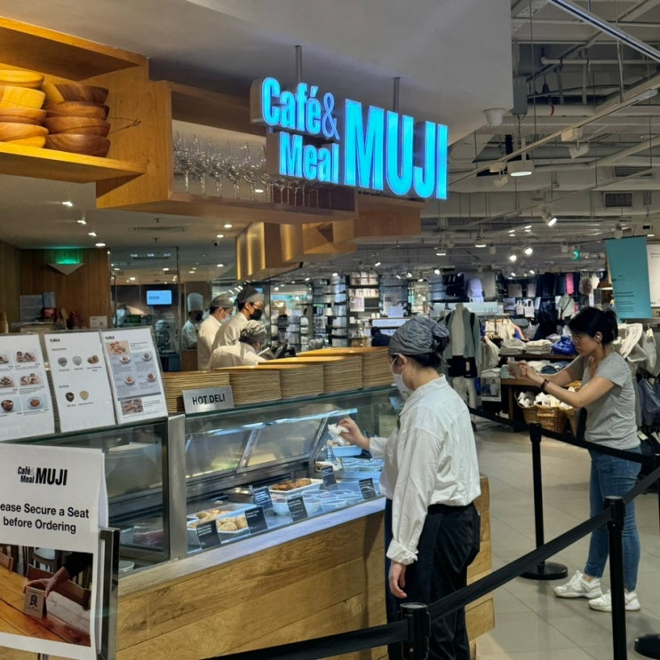 [여행기록#8] 카페 무지(MUJI) 싱가포르 래플스시티점 | 무인양품 카페 방문후기(+티옹바루 라떼) : 네이버 블로그