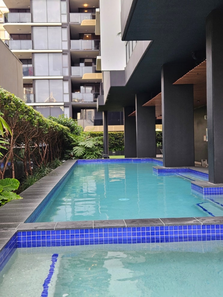 호주 브리즈번 숙소 아틀라스 아파트먼트 by CLLIX (Atlas apartments) 솔직 후기 + 룸/수영장/루프탑 ...