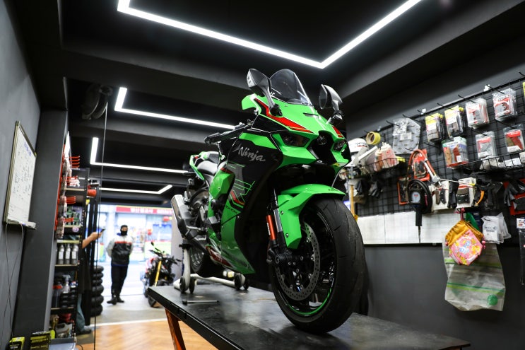 Kawasaki 가와사키 Zx10r 닌자10r 슈퍼바이크 바이크타이어 전문점 브라더모터스 미쉐린 파워6 오토바이타이어 교환