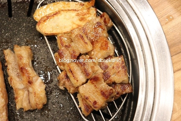 2~4인 테이블부터 룸테이블 단체석까지 마련되어있는 부산사직동맛집 삼대돼지불고기 2호점 네이버 블로그
