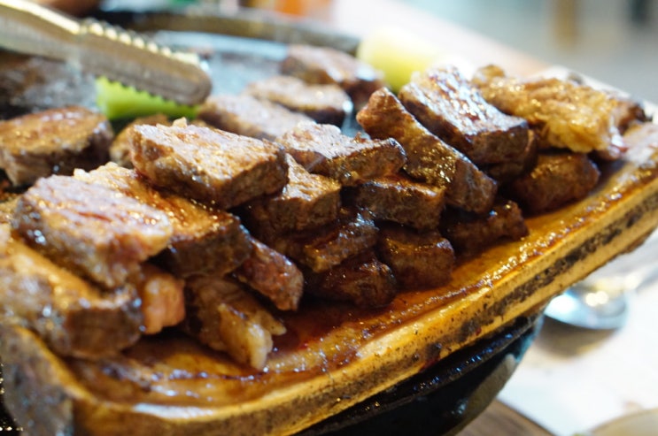Bk 볏짚 우대 갈비 장안동 본점 장안동 맛집 고기 맛집 넓고 쾌적한 공간에서 볏짚향 가득한 꽃갈비를 맛볼 수 있는 곳