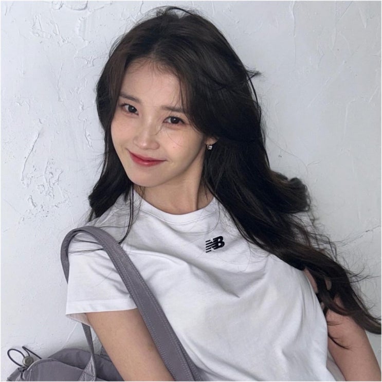 점점 예뻐지는 아이유 패션 속 뉴발란스 운동화 운동 가방 모자 반팔티 풀착장 정보 네이버 블로그