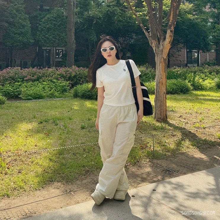 여자 여름 반팔티셔츠 추천 고윤정 착용 디스커버리 여자 크롭티 And 카고팬츠 네이버 블로그