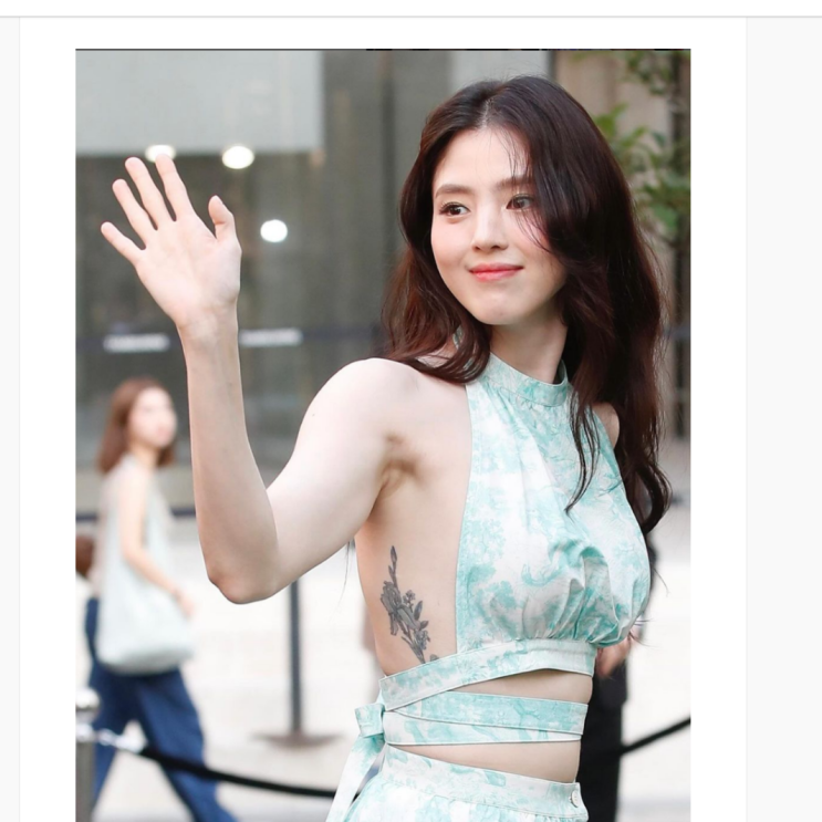 인간디올 한소희 ★ 디올 리비에라 컬렉션 홀터넥 원피스 레이디 디올 미니백 네이버 블로그