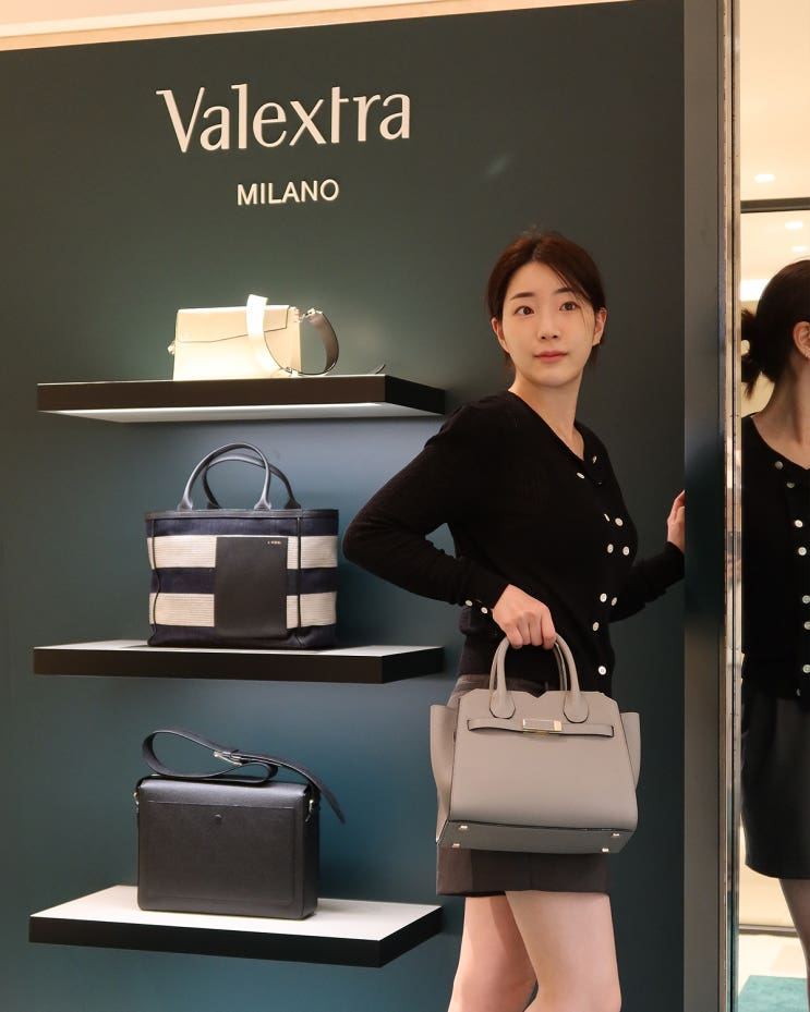 여자 명품가방 브랜드 발렉스트라 현대백화점 목동점 팝업스토어 오픈 네이버 블로그