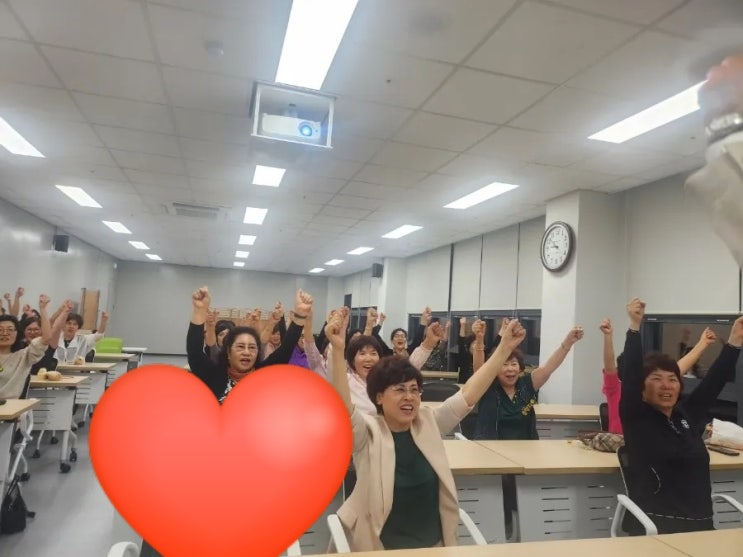 【웃음코칭 자격과정 감사 형통 산청 엔 웃음】 산청군 가족문화센터에서 여성단체협의회 회원들을 대상으로 웃음코칭 2주 프로그램