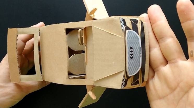 아우디 Q4 e-tron 박스카 | Audi Q4 e-tron made of cardboard [쇼츠23] : 네이버 블로그