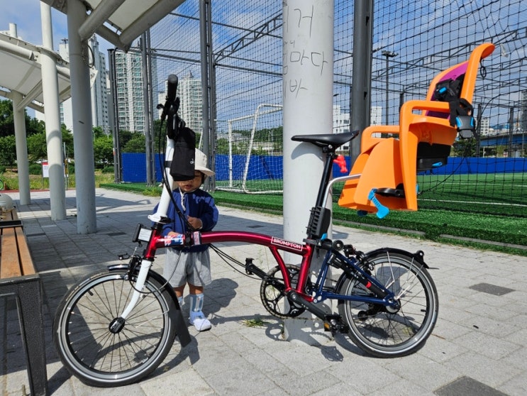 브롬톤 자전거 유아 안장 시트 툴레 라이드얼롱사용시기 : 네이버 블로그