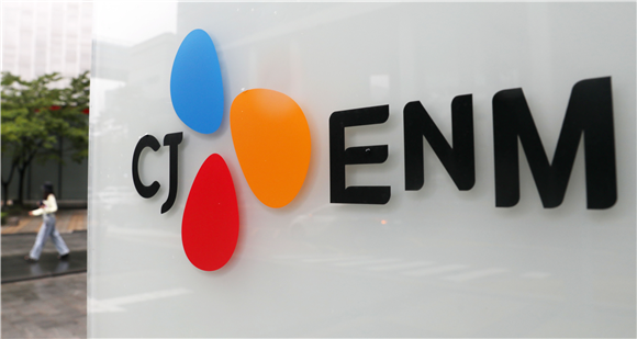 CJ ENM, 피프스 시즌 인수로 높아진 재무부담 : 네이버 블로그