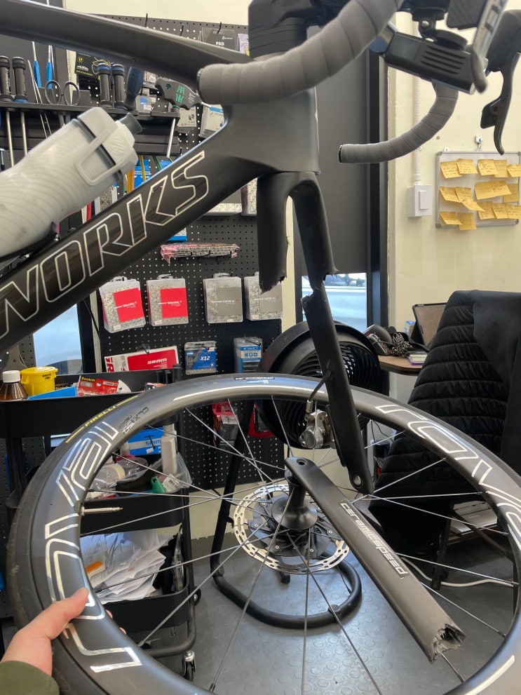 평택 바이크온 :: 스페셜라이즈드 에스웍스 벤지! 고라니와 충돌 사고로 수리 작업(Specialized S-Works ...