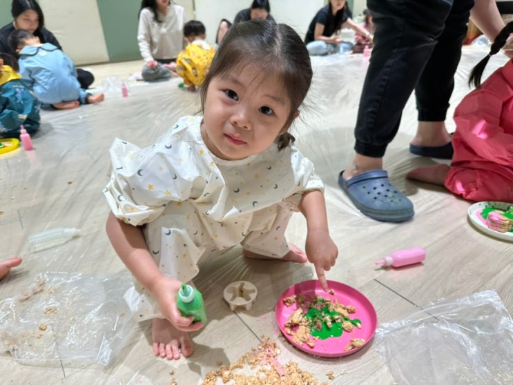 [육아일상] 컬쳐클럽 문화센터 상상놀이터 퍼포먼스 미술놀이 도전 : 네이버 블로그