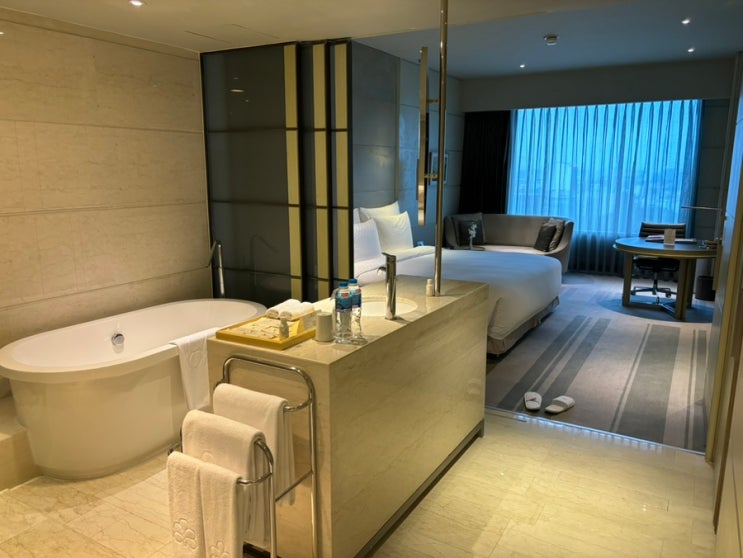 베트남 호치민 1군 '호텔 닛코 사이공(Nikko Hotel Saigon)' | 디럭스 킹 | 어메니티, 셔틀버스 시간표 ...