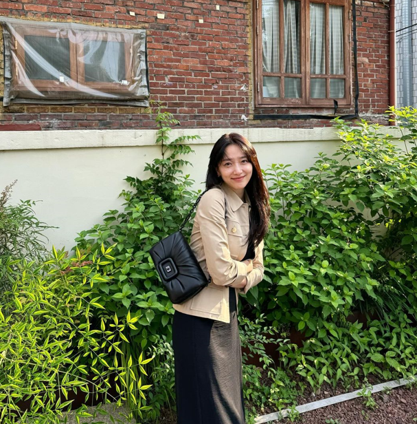 여자 30대 명품 브랜드 데일리백으로 시크한 감성과 예뻐서 사랑스런 로저비비에 핸드백 여성 가방 W 표예진 네이버 블로그
