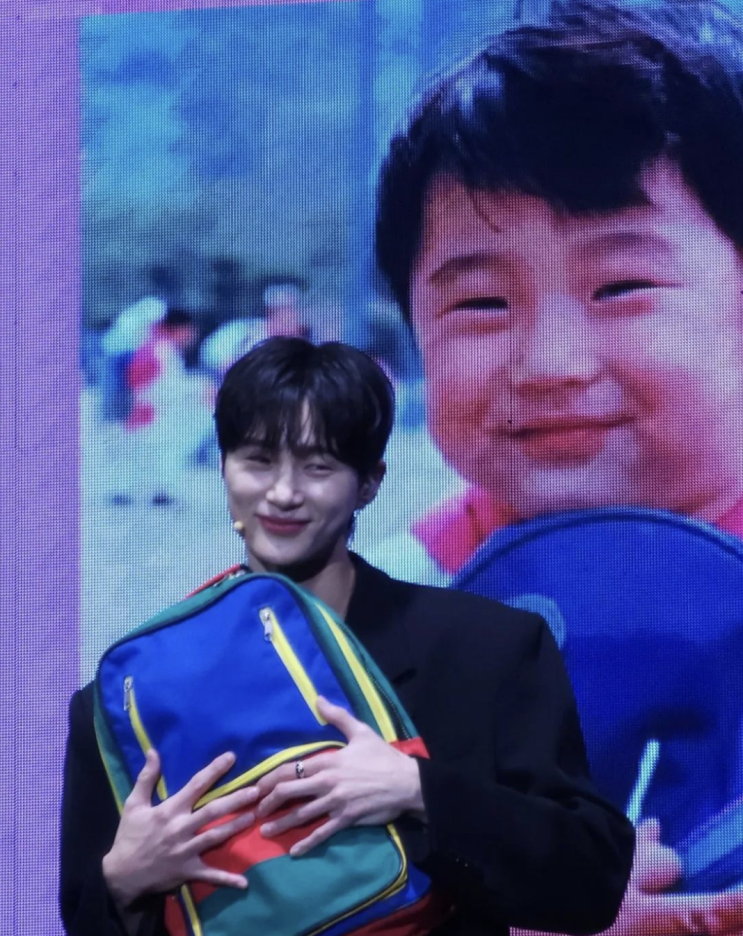 천사반 변우석 실존 대만 팬미팅 패션 인터뷰 남자셋업 사복 옷 정보 네이버 블로그