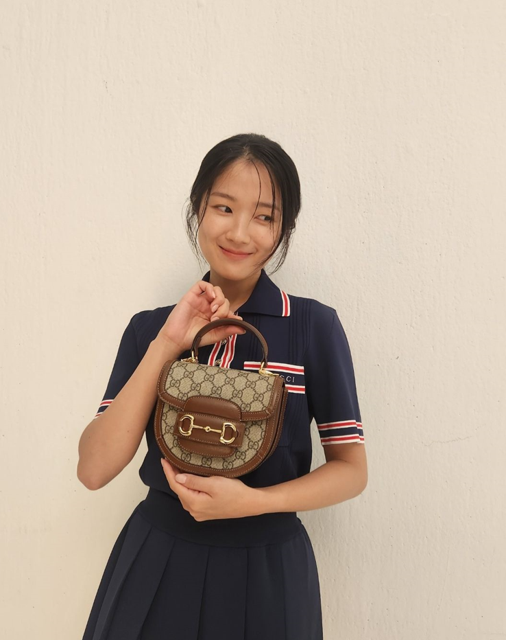 여자 20대 대학생 명품백으로 명품 브랜드 여성 캔버스 핸드백 가방 구찌 1955 홀스빗 추천 W 김혜윤 네이버 블로그