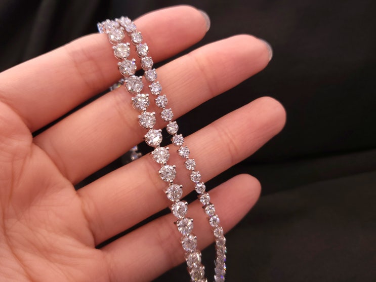 특별한 순간을 빛내줄 루첸리 다이아 테니스팔찌 : 네이버 블로그