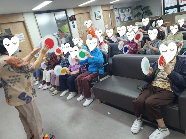 늘푸른데이케어센터 주간보호 방문요양 접시를 이용해서 건강체조를 해요~ 네이버 블로그