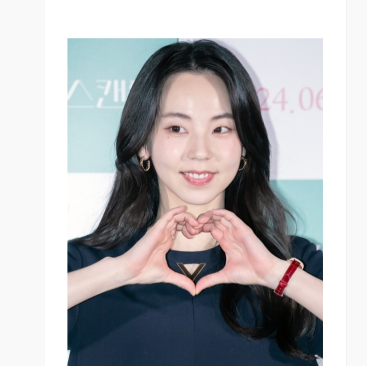 여자 여성 명품 네이비 정장 원피스 코디 안소희 발렌티노 미니 드레스 가격은 네이버 블로그