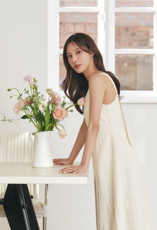 여름 여자 데이트룩 코디로 깔끔한 꾸안꾸룩 느낌을 완성해줄 뷔스티에 민소매 나시 롱 원피스 정보 W 이나연 네이버 블로그