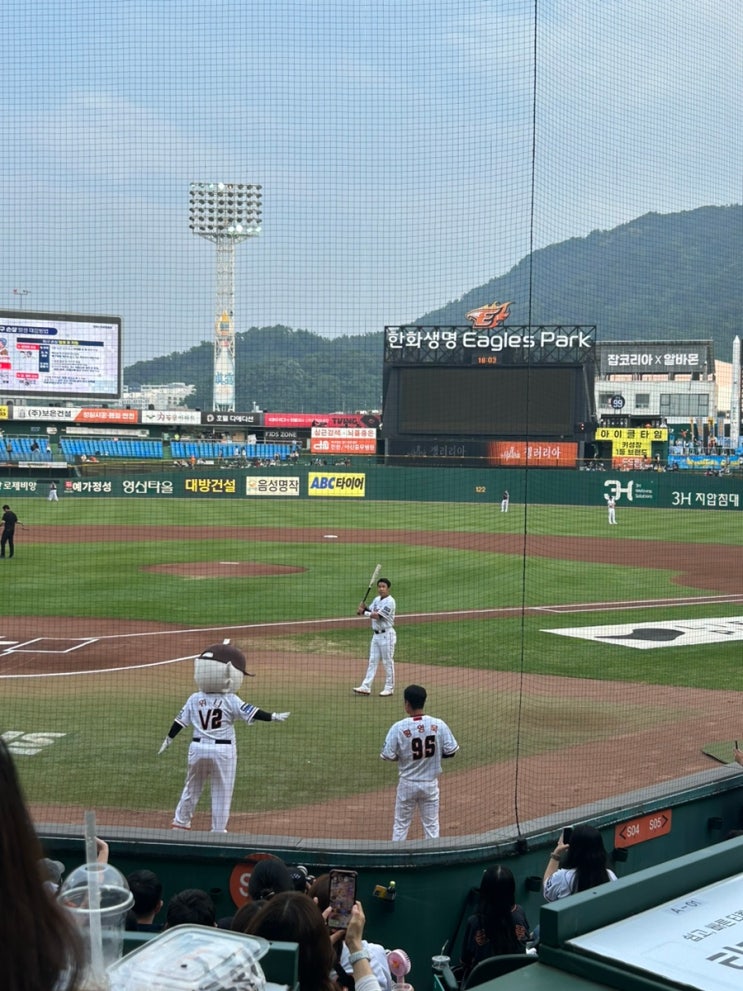 240522 한화 vs LG 한화생명이글스파크 NHN LINK ZONE(중앙탁자석) A04블록 B열 시야 : 네이버 블로그