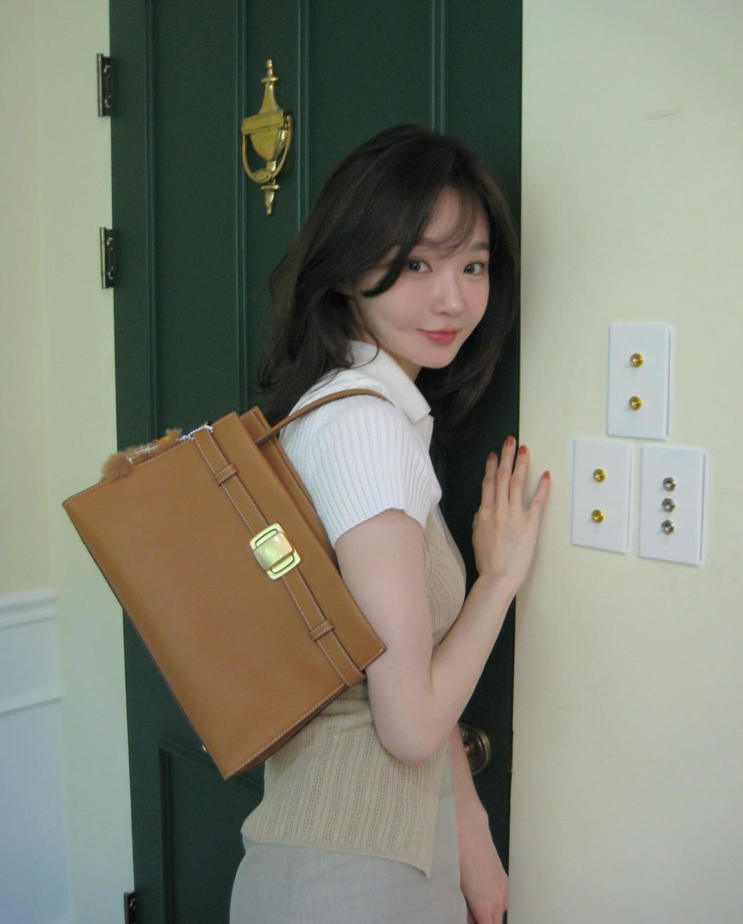 30대 여성 데일리백으로 백화점 여자 핸드백 브랜드 쿠론의 파사드 토트백 가방 정보 W 강민경 사복 패션 네이버 블로그