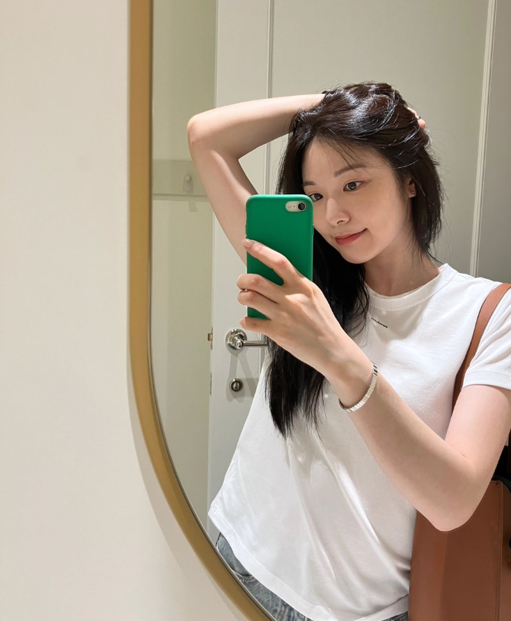 김연아 디올 팔찌 반팔 블라우스 셔츠 레이디백 가방 아이템 정리 네이버 블로그