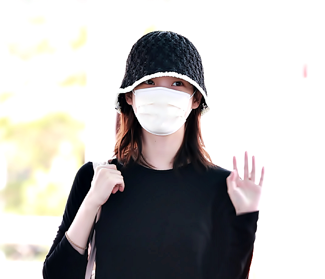 아이유 공항패션 때문에 품절대란 난리난 뉴발란스 운동화 그리고 10만원대 제이에스티나 가방 네이버 블로그